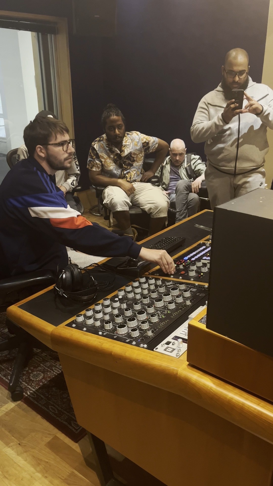 🎛 Felix Davis (@felixldd) explaining what reference tracks are, and why ...